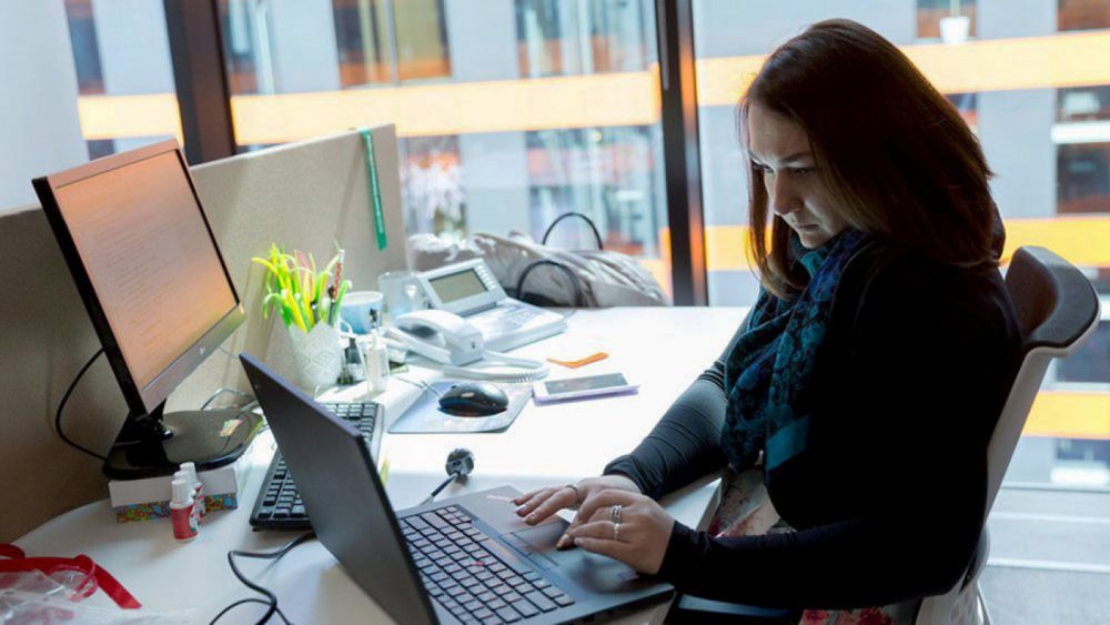 9 Unique Office Décor Ideas to Revamp Your Workspace In 2024 - Verge Campus