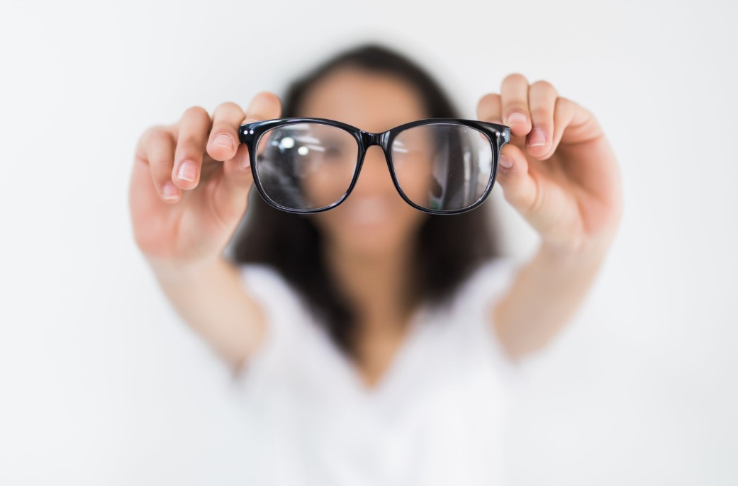 The Complete Guide to Choosing the Right Glasses Lens for Your Eyes ...