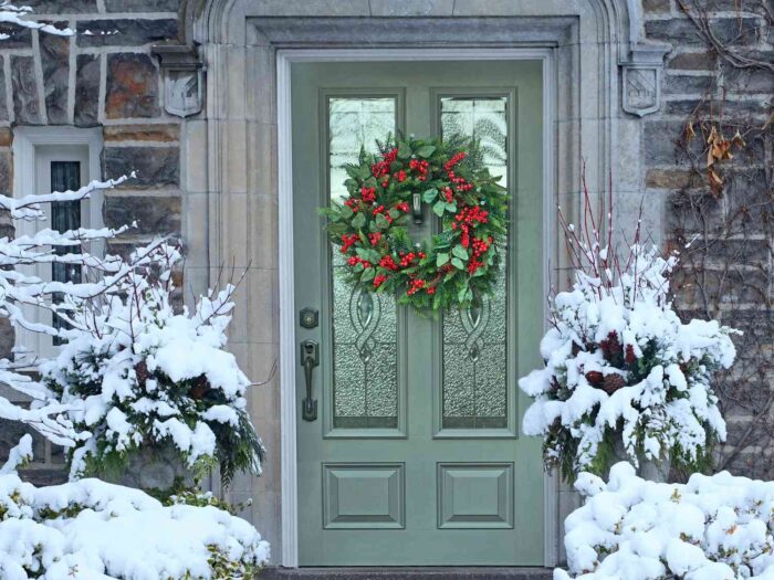 The Latest Trends in Door Wreath Decor In 2024 - Verge Campus