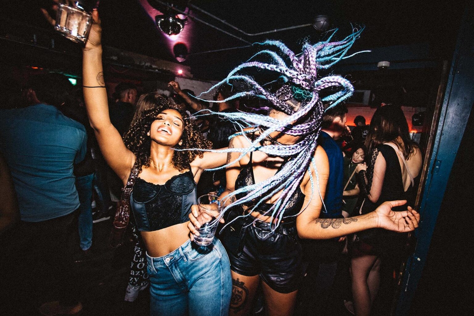 From Clubs to Bars: Maximizing Your Social Experience as a Single Man ...