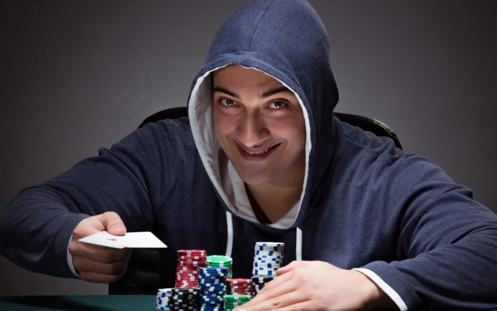 Online Poker Mind Games ─ Mastering Bluffs and Finding Tells for ...